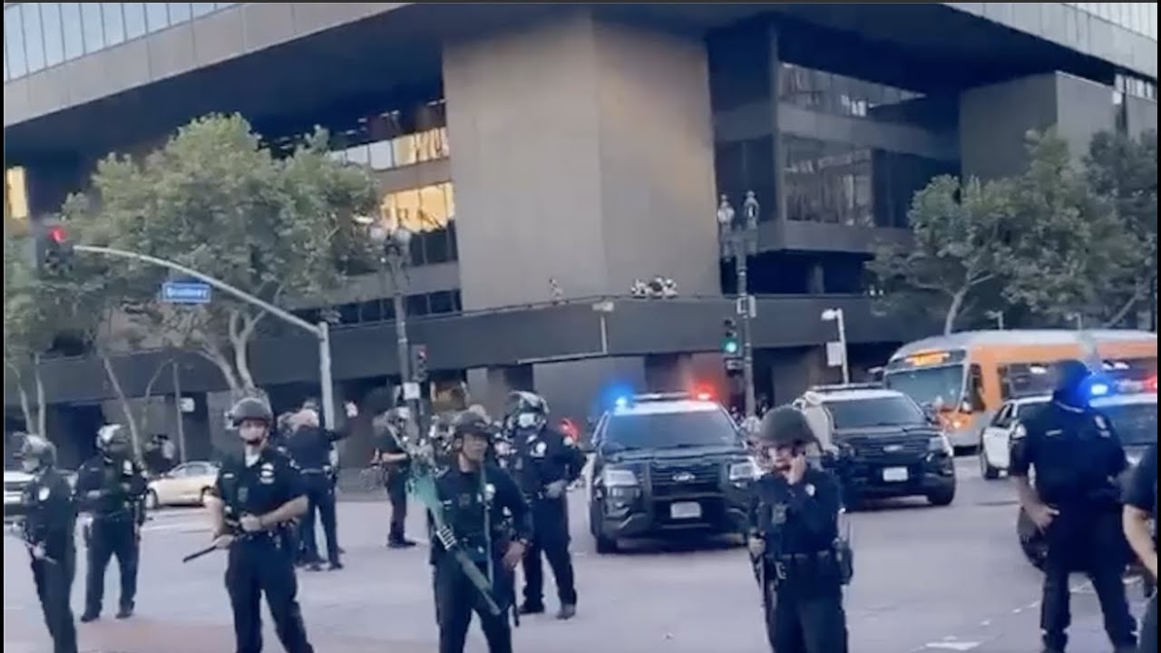 [LAPD] LAPD Responding and On Scene at Downtown Protests - YouTube
