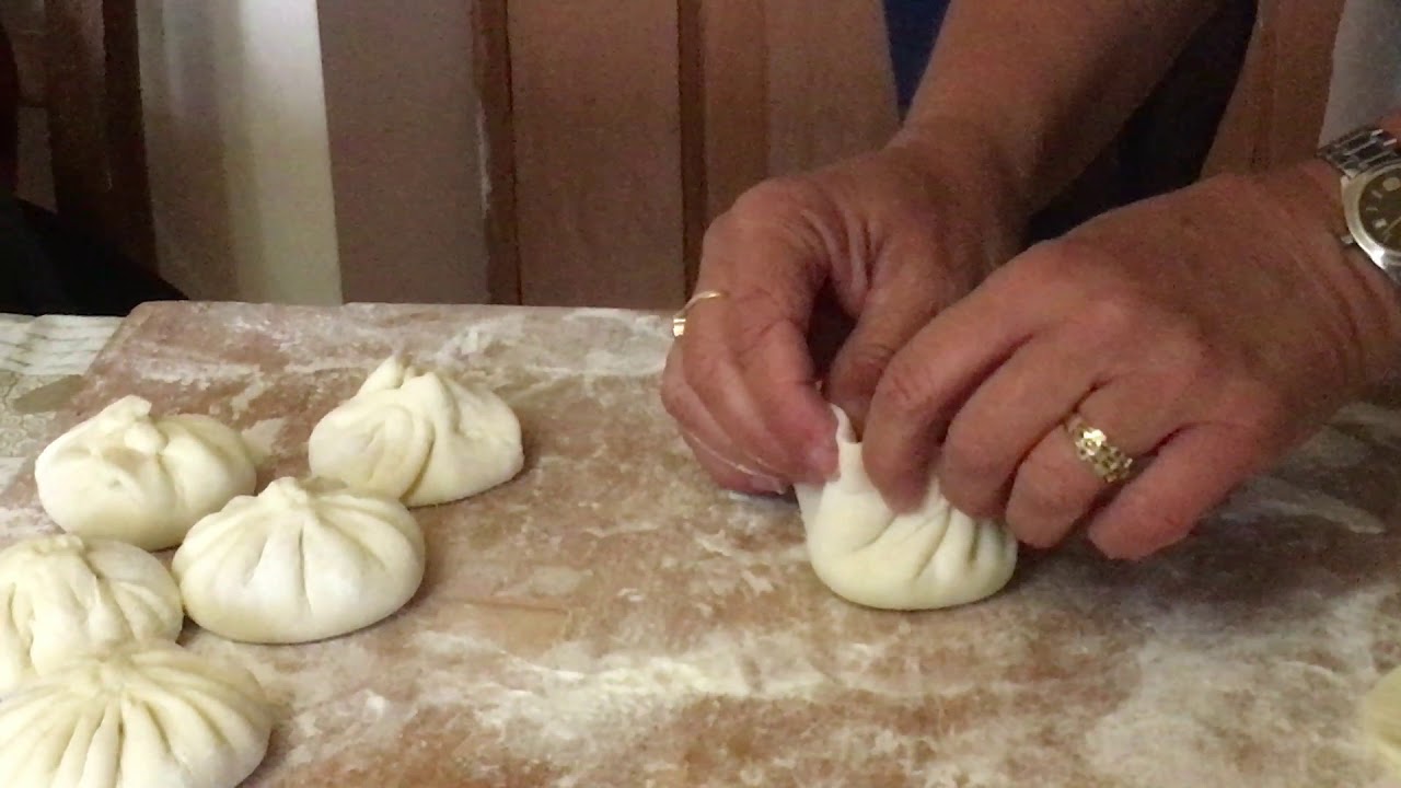 Making Khinkali in Stepantsminda - YouTube