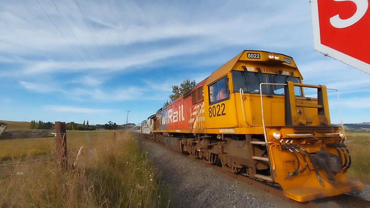 DXR 8022 on Train 701 at Domett - YouTube