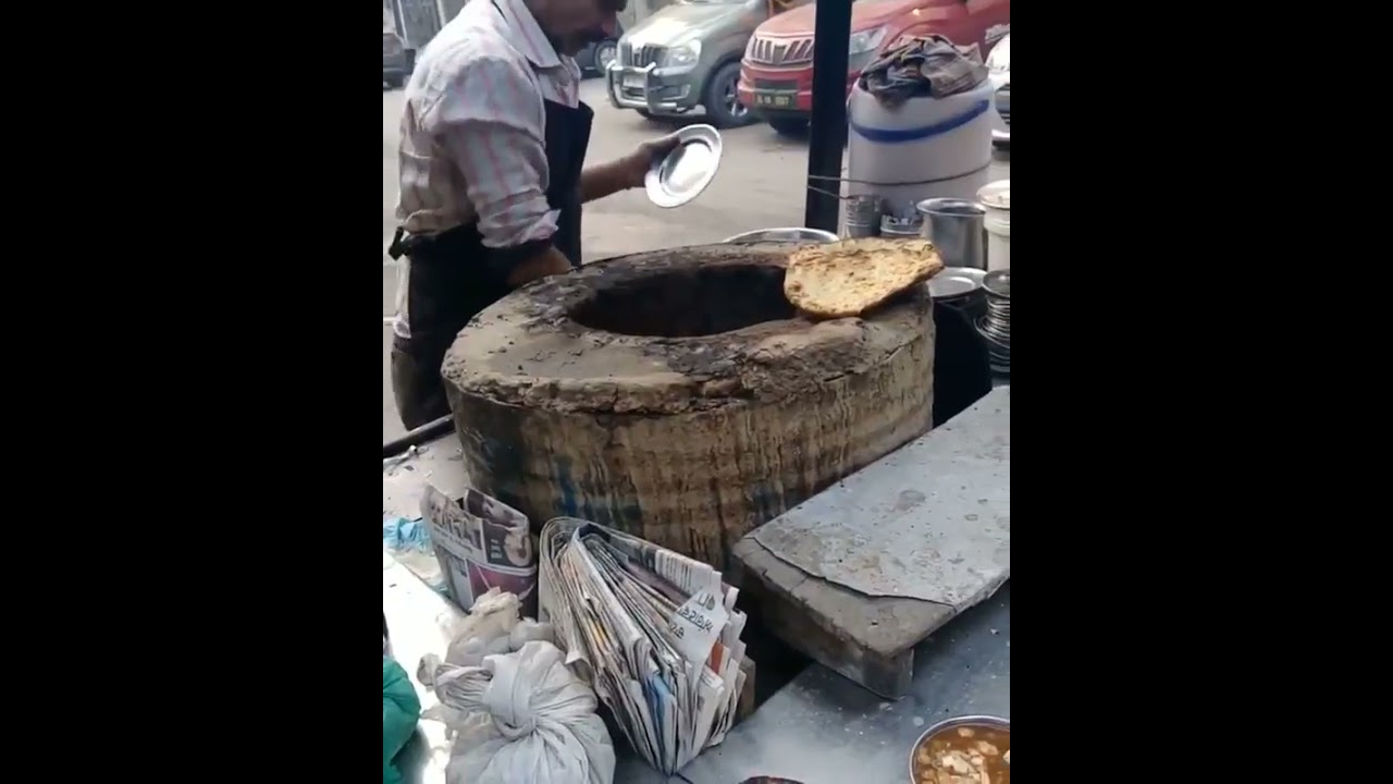 Bhatti roti tandoor roti at street of india #short #shorts #shortvideo ...