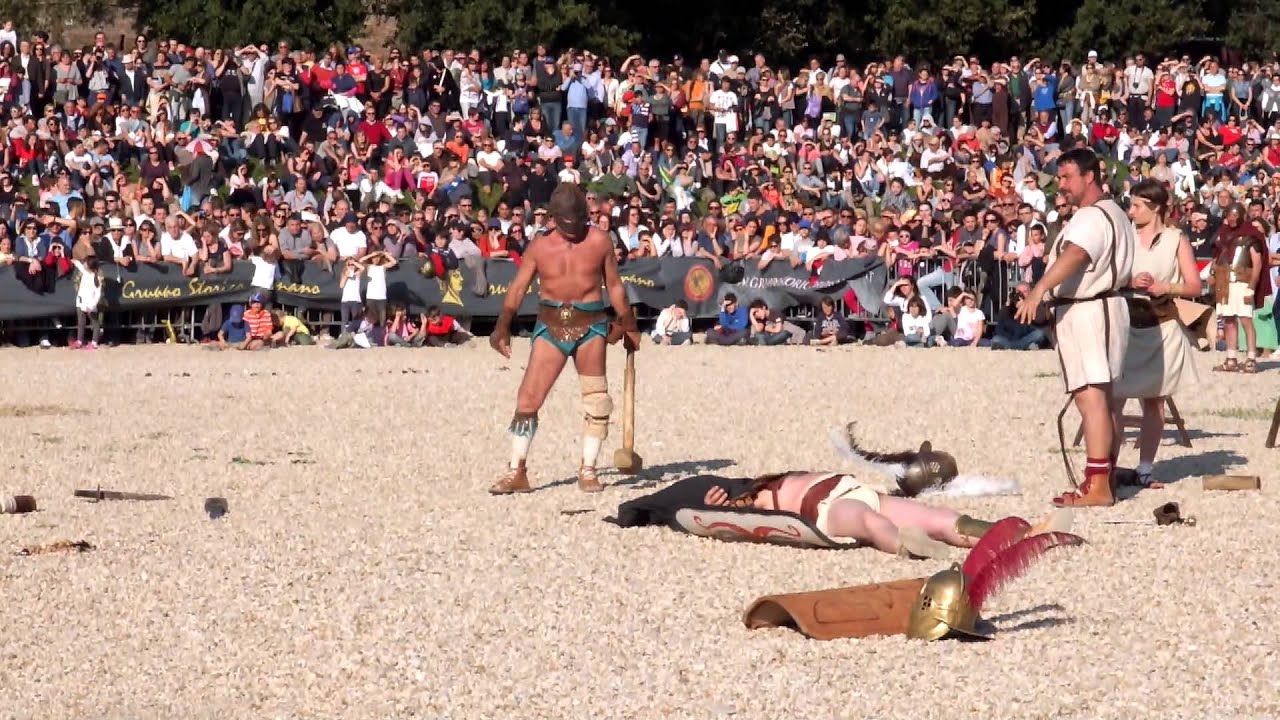 Anniversary of Foundation of Rome 2014 - Losers of gladiator fights ...