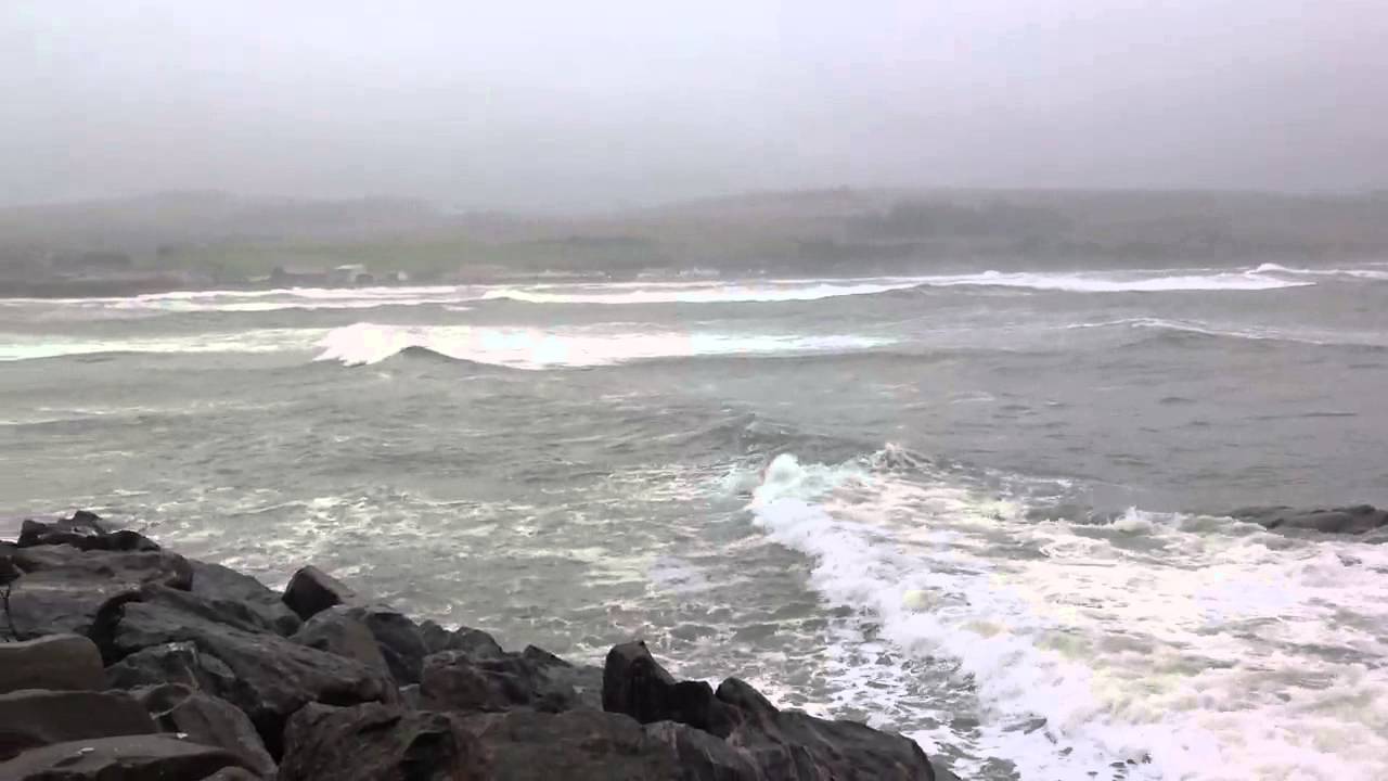 Huge wave @ Stonehaven - YouTube