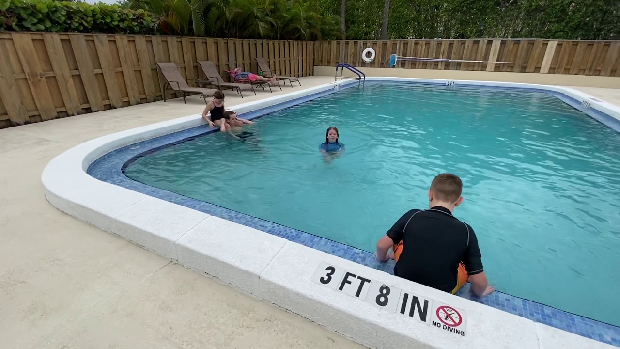 Chicken Fights in the pool - YouTube