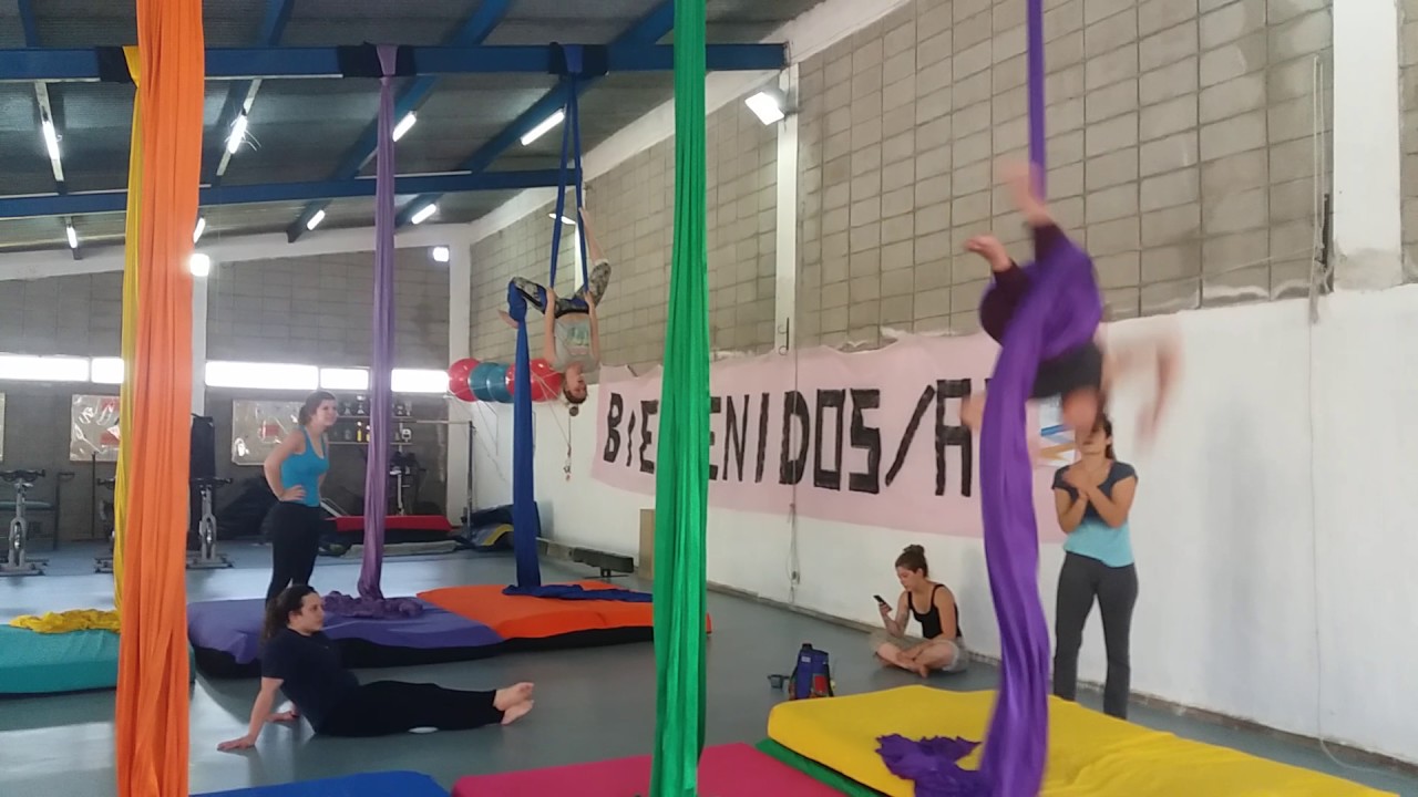 Acro en telas. - YouTube