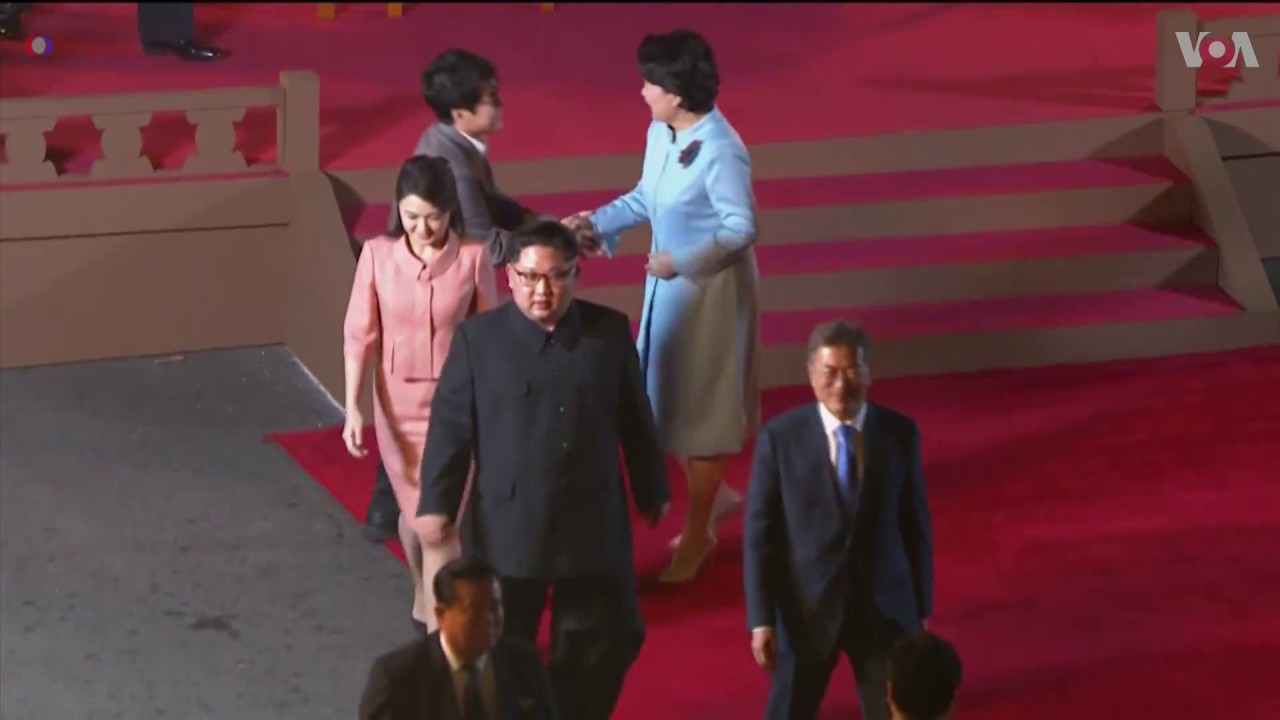 Moon, Kim and First Ladies During Summit Farewell Ceremony - YouTube