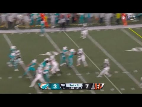 Tua Tagovailoa showing off his arm strength in Miami Dolphins vs ...
