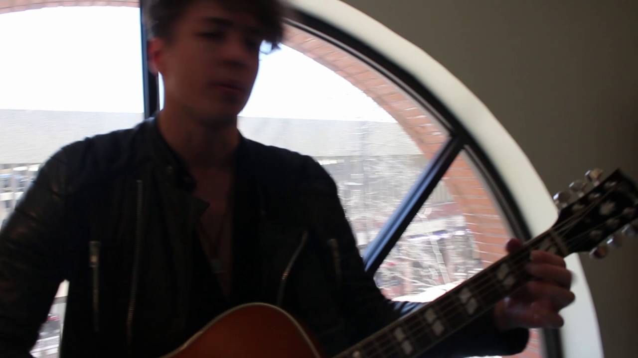 Barns Courtney performs 'Fire' at WCYY Sound Stage - YouTube