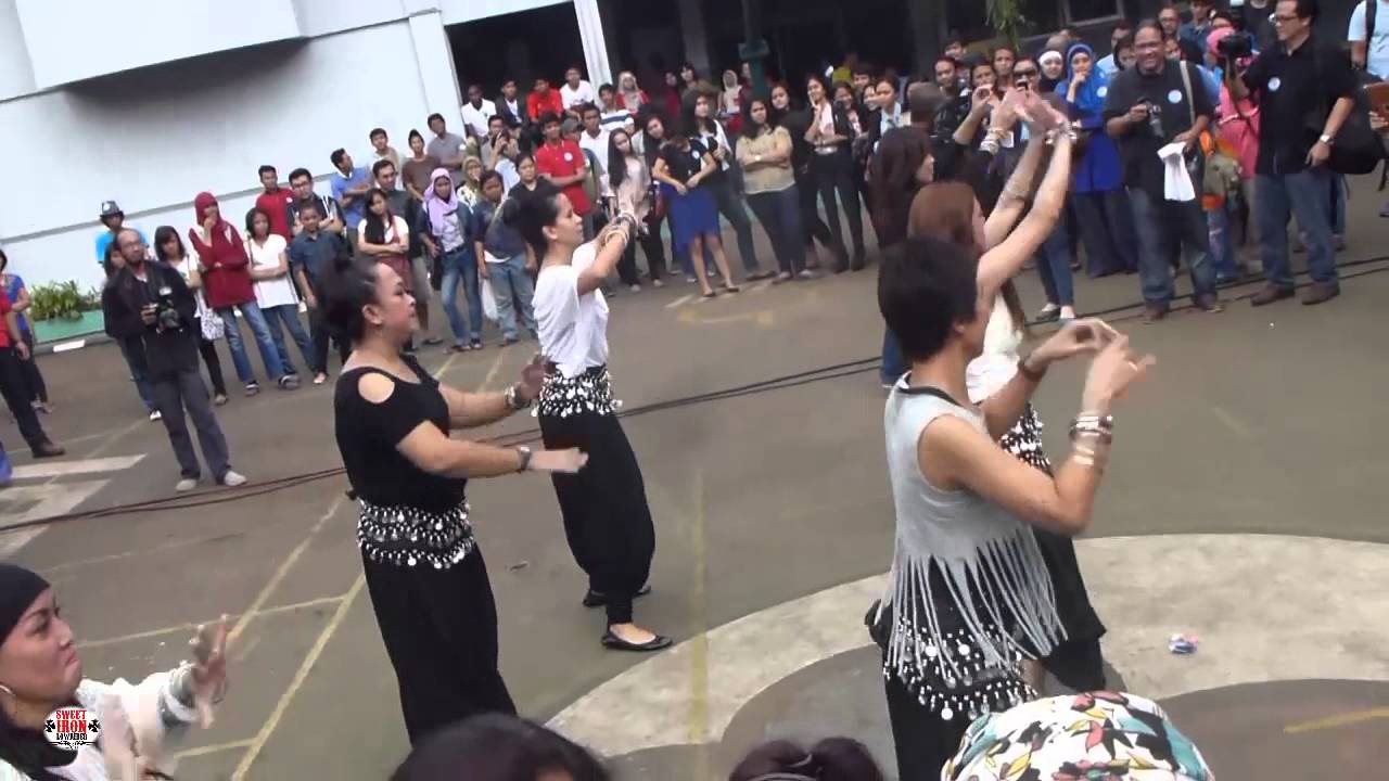 REUNI AKBAR SMPN 13 JAKARTA @Jalan Tirtayasa, Kebayoran Baru - YouTube