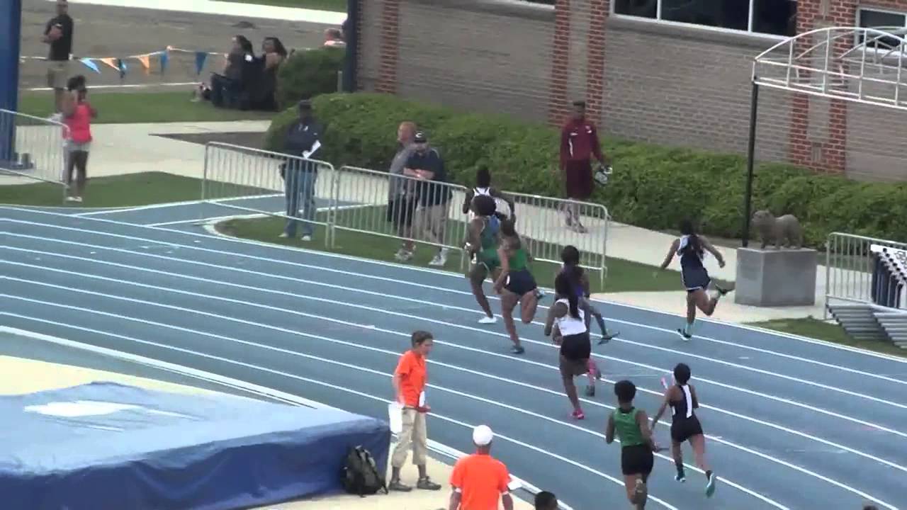 Tracey Weekes 3rd leg 4x100m NC state track meet 5 2014 - YouTube