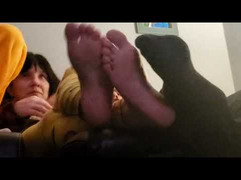 mom wiggling her toes part 3
