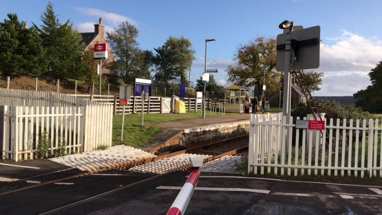 Kinbrace Station Level Crossing (Highland) Saturday 22.09.2018 - YouTube