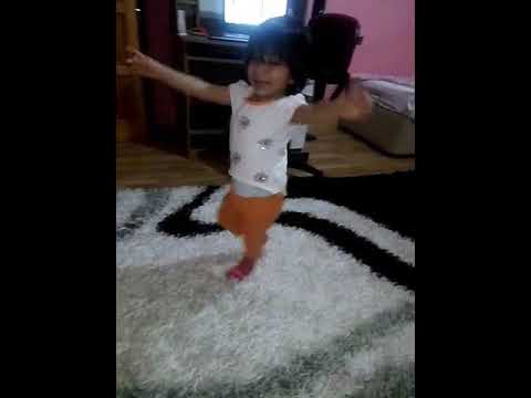 Küçük Fatma roman havası oynuyo