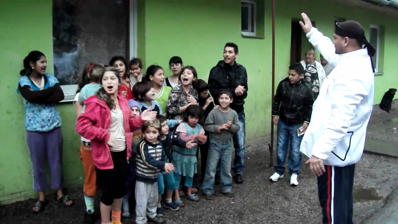 Roma children Slovakia - YouTube