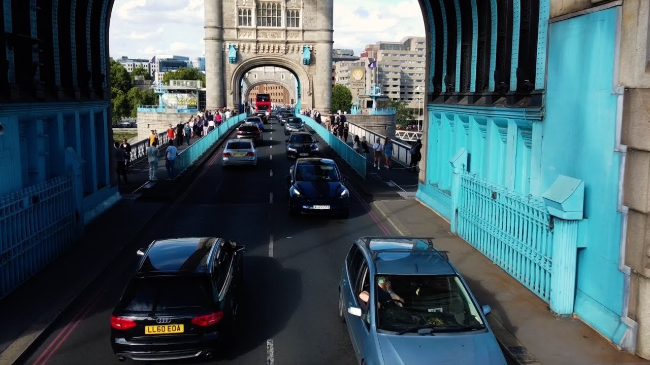 Flying THROUGH the London Tower Bridge | 4K Drone - YouTube