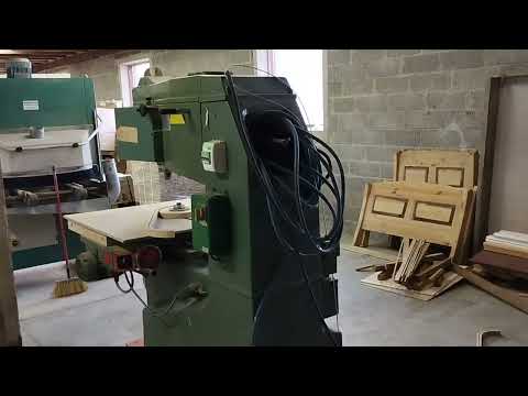 SCM R9 vertical milling machine - YouTube