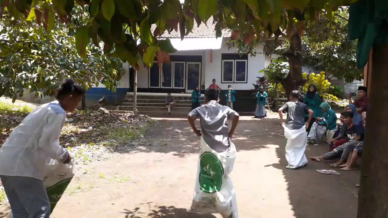 Balapan Lari Karung, adek2 Panti Asuhan As yifa - YouTube