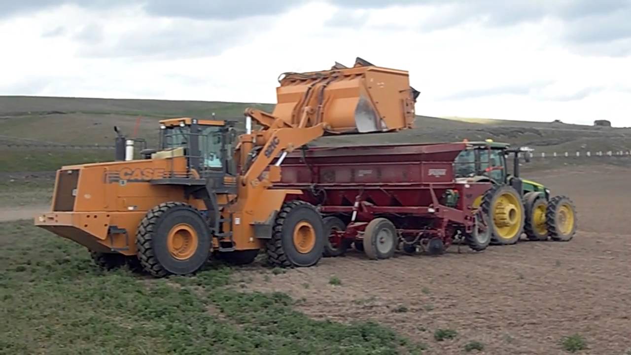 Potato planter. Spudnik potato planter. How to load a potato planter ...