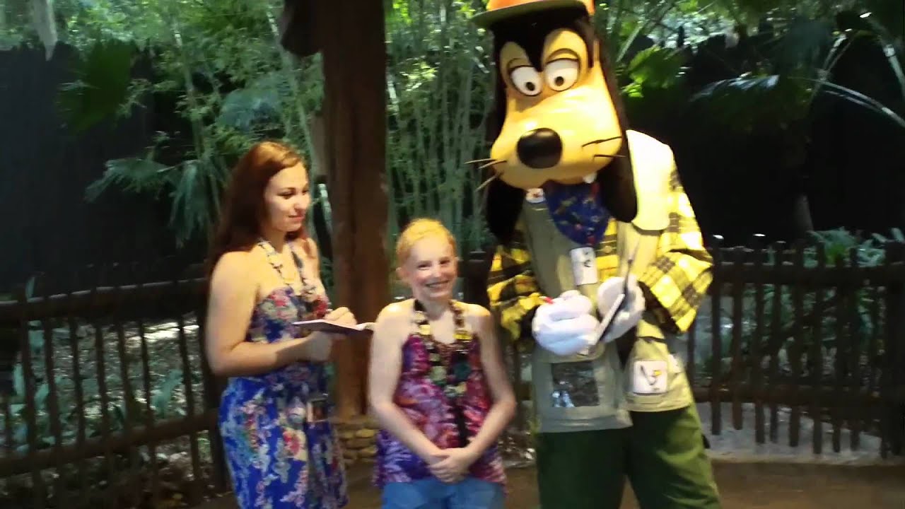 Goofy in Walt Disney World Animal Kingdom - YouTube
