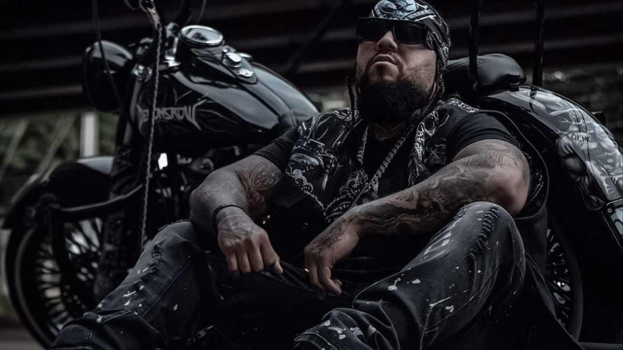 Sose The Ghost Shows His Custom Harley Davidson Softail Slim - YouTube