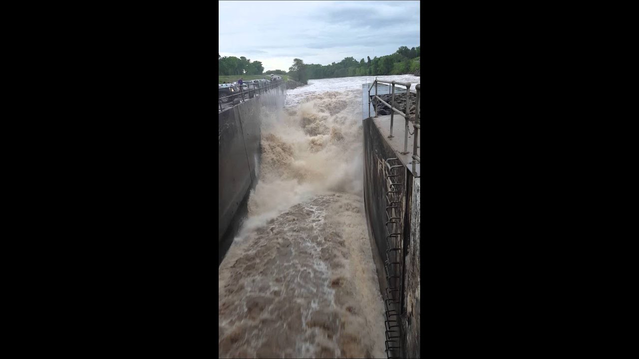 Tuttle Creek Lake Dam 05/16/2015 - YouTube