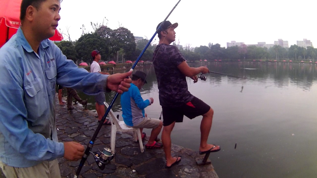 Dbest Pasir Ris Fishing Pond 21 April 2017 - Couple of Barras - YouTube