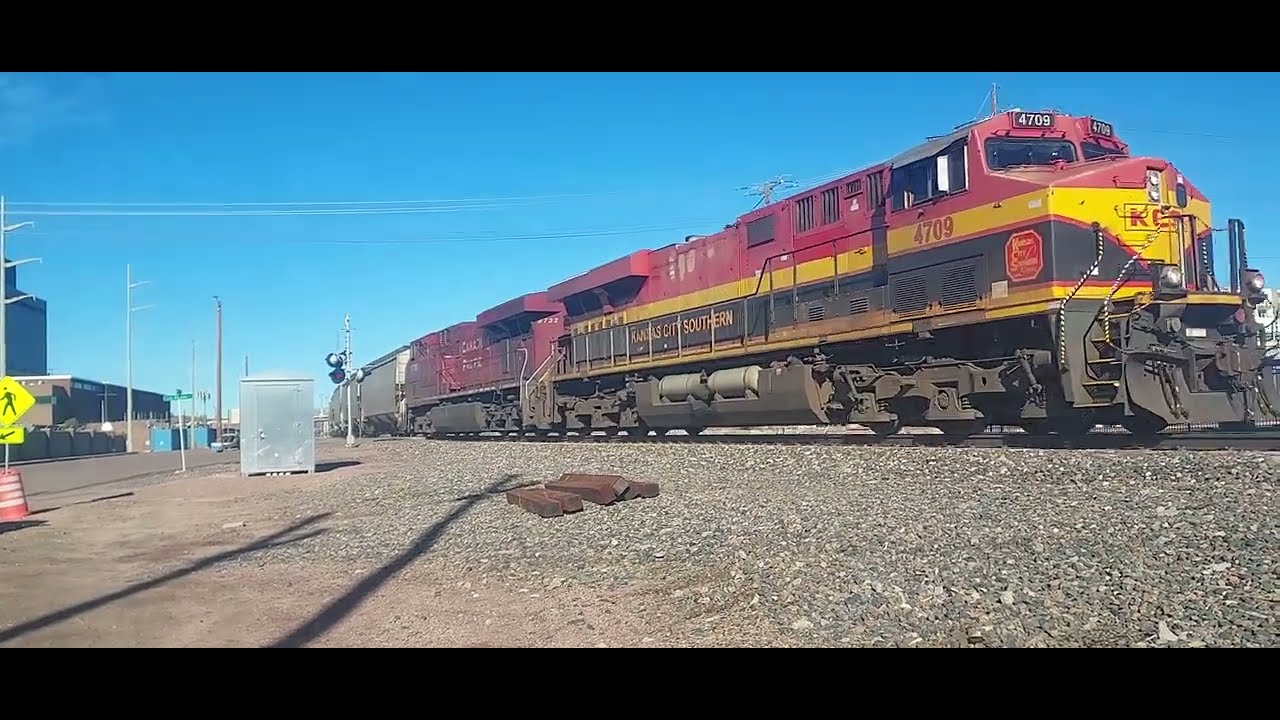 KCS 4709 SB grain shuttle @LargecarRailfan - YouTube