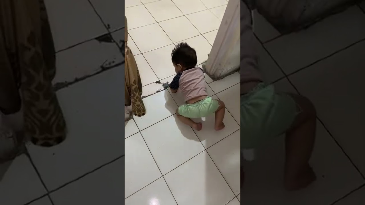 Baby Crawling - YouTube
