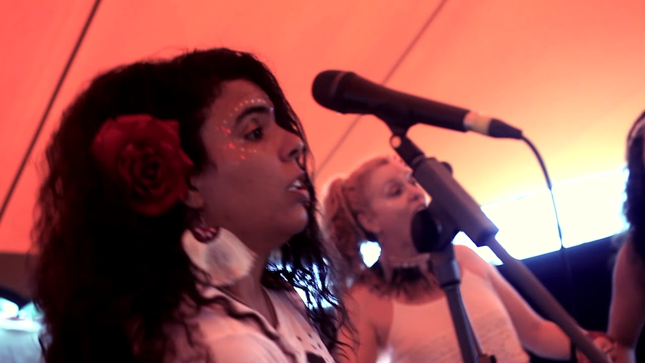 MENINAS DA LUA - ISLAND VIBE FESTIVAL - 10/2017 - YouTube