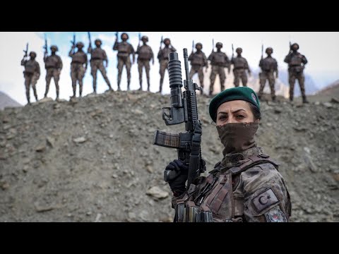 Kadın Özel Harekatçılar nefes kesiyor