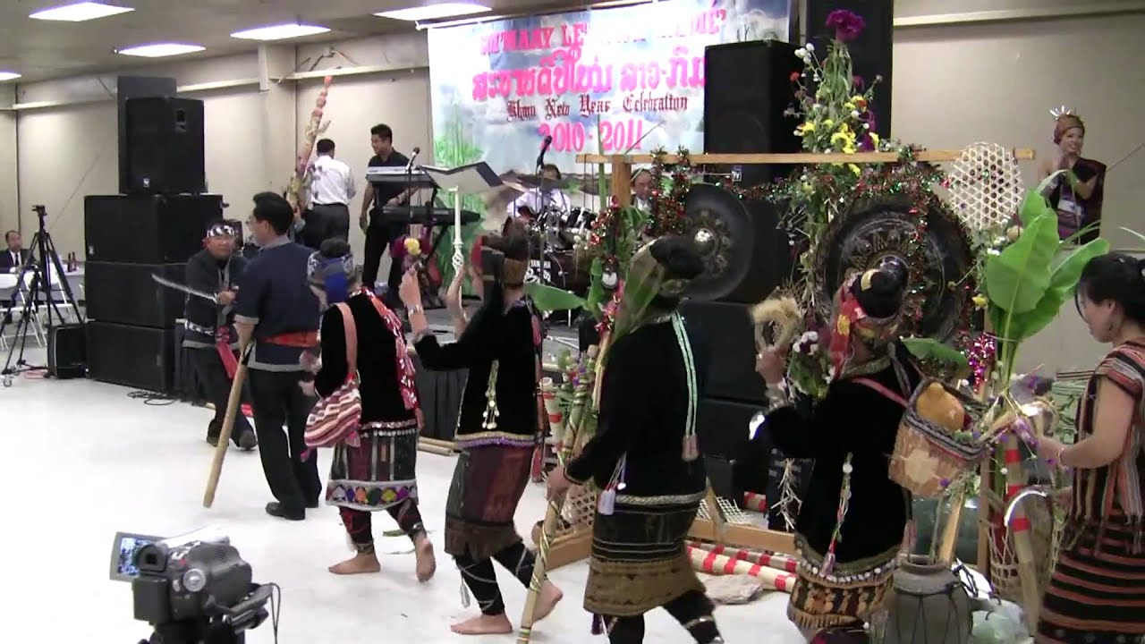Santa Ana Dance 2 - Khmu New Year 2010-2011 - Fresno - YouTube