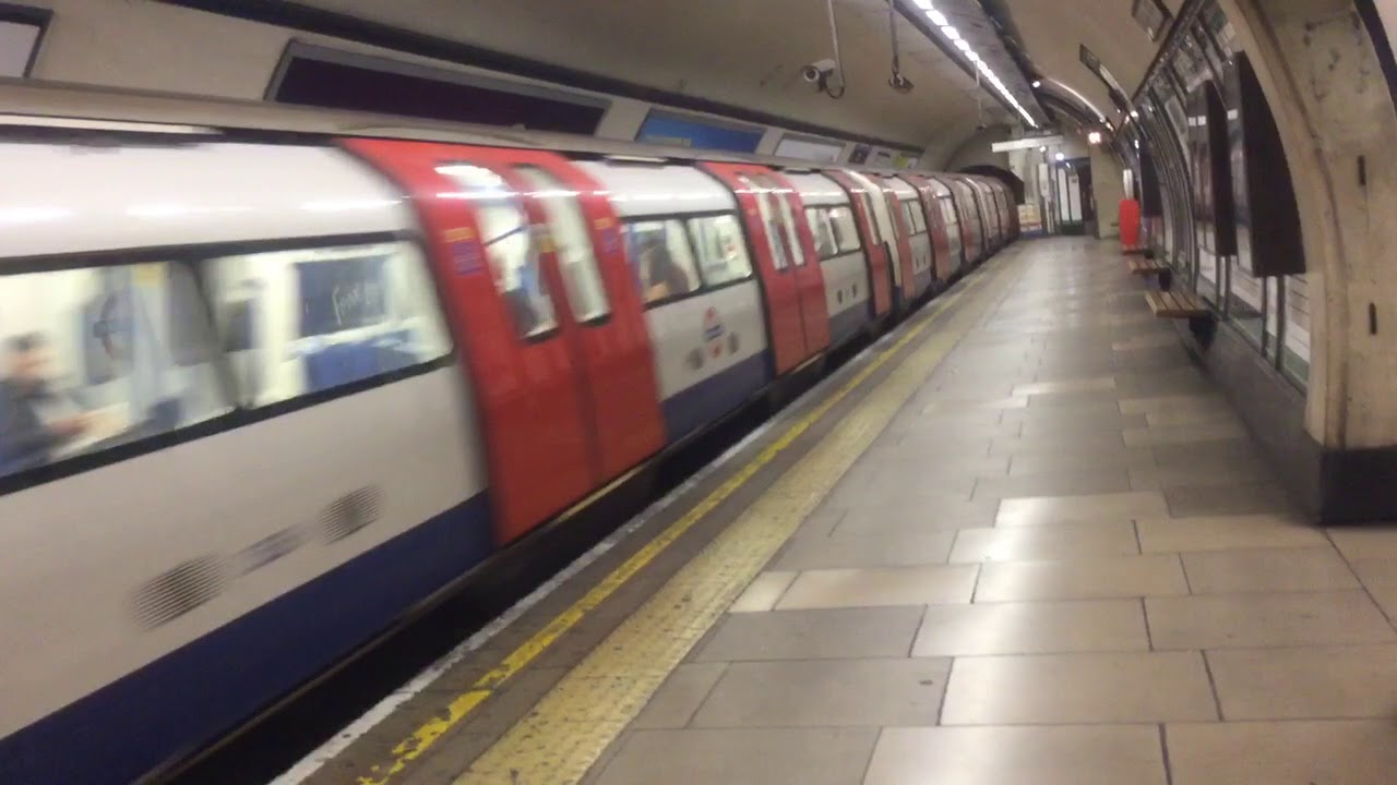 Northern line departing at Kennington on the charing Cross branch - YouTube
