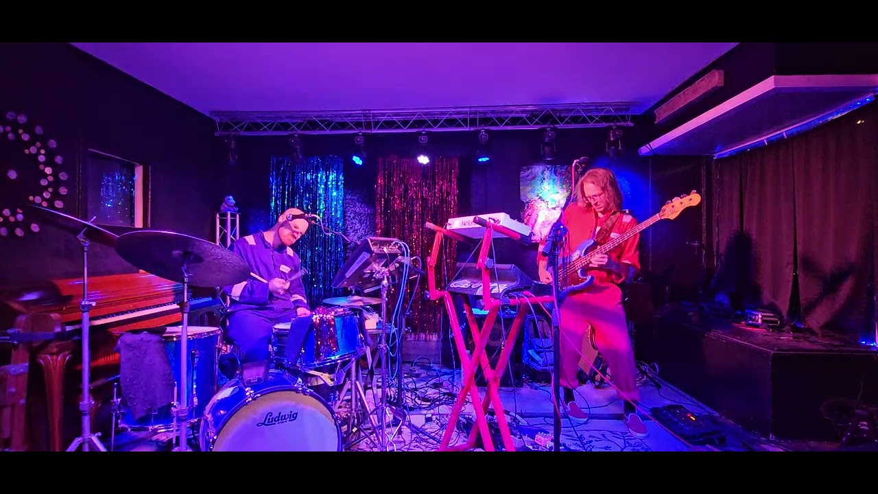 Knipple "Surf" live - YouTube