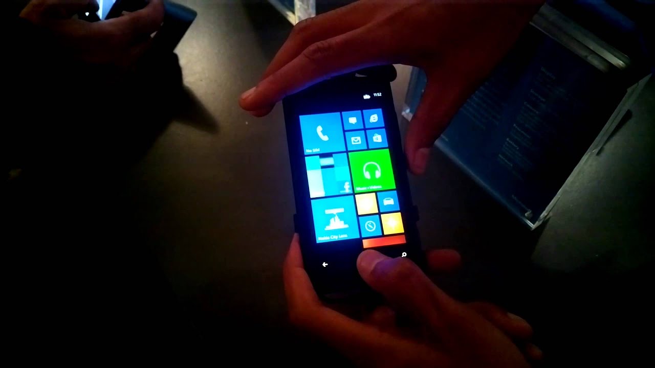 How to take a screen-shot on your Nokia Lumia 920 - YouTube