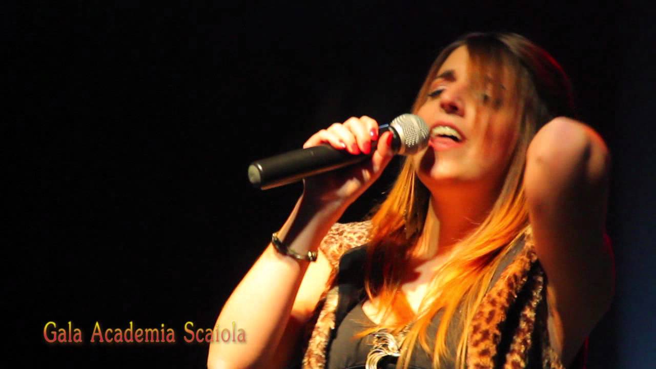 Academia Scaiola: Laura Lázaro - Groove 2 de julio 2011 - YouTube
