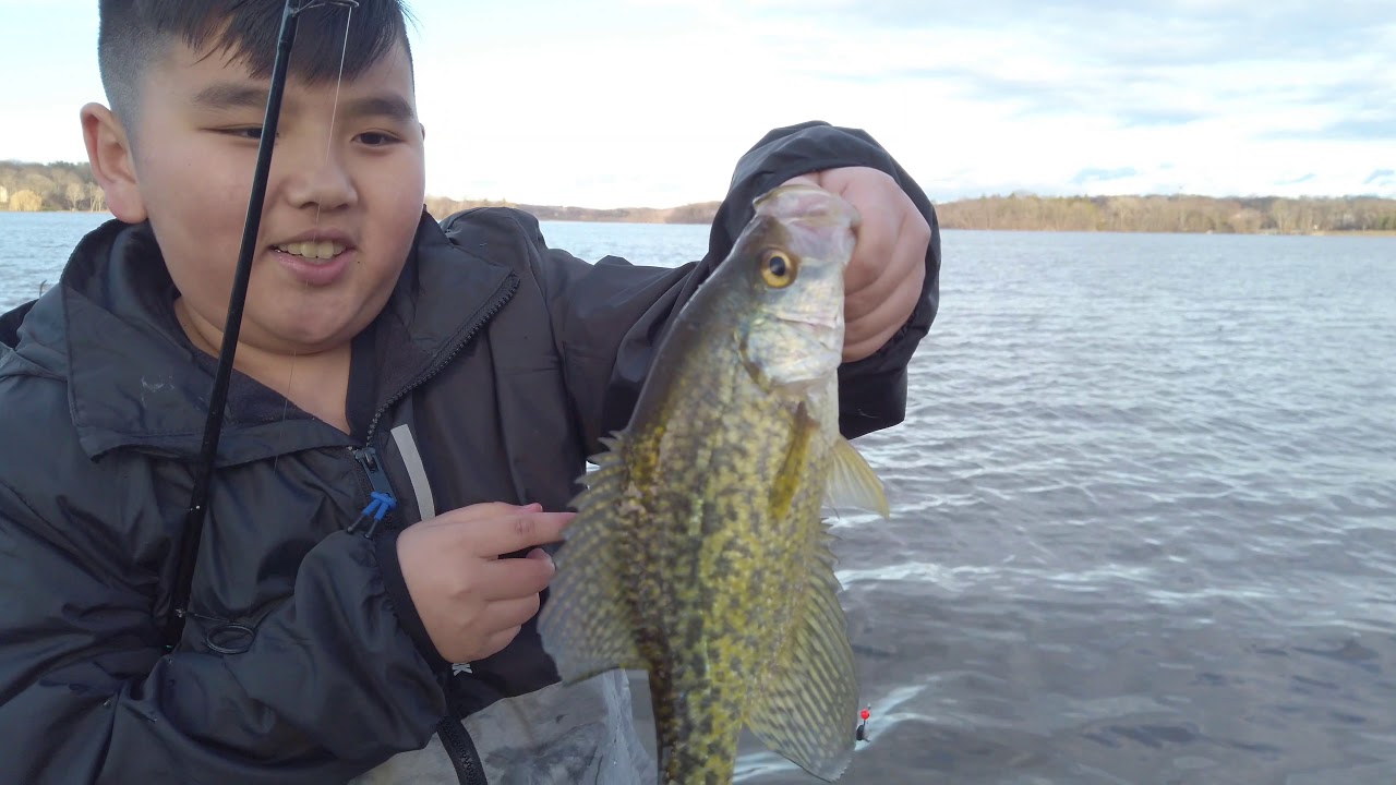 Spring Crappie Fishing - FOUND the school of Crappies, hooking left ...