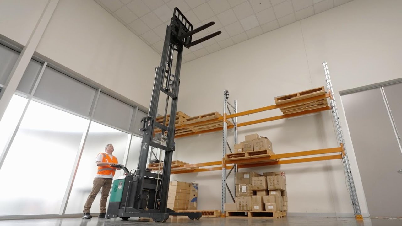 Baoli ER15 Electric Pallet Reach Stacker Walk-Through - YouTube