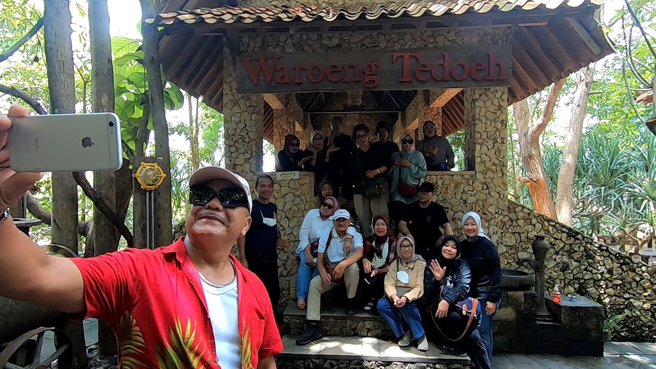 Makan Siang di Waroeng Tedoeh Yogyakarta - YouTube