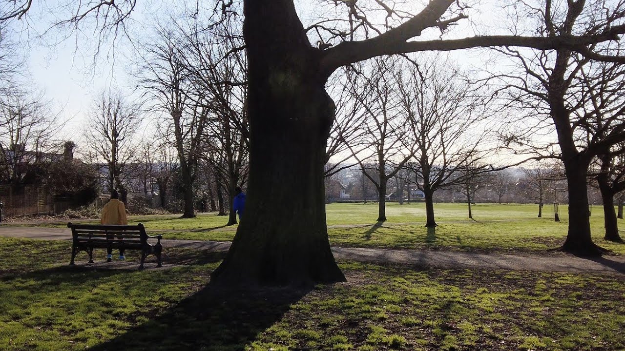 4K Walk in Hendon Park, London Part 2 ロンドン ヘンドン・パーク 散策 パート2 - YouTube