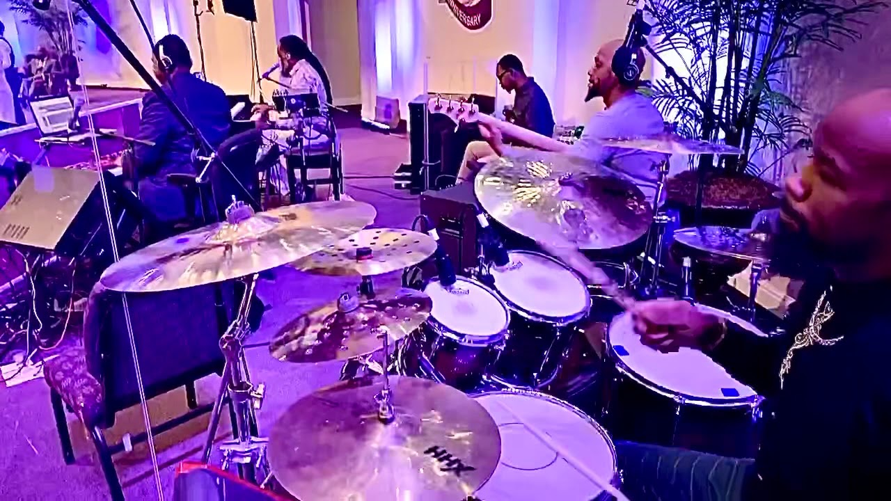 Fred Hammond “Let The Praise Begin” LaRue Howard Version - YouTube