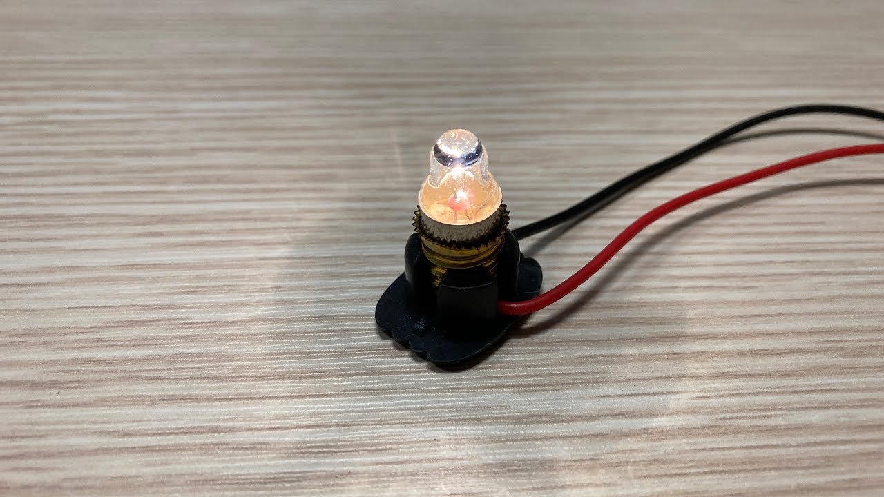 E9 Philips 112 1.2V clear spotlight incandescent bulb - YouTube