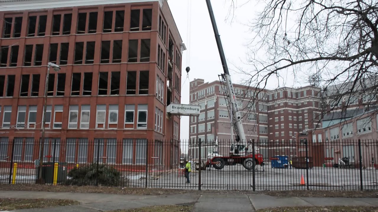 Crews begin demolition of General Electric building in Fort Wayne - YouTube