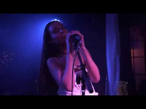 Maria Isabel - The 1 [4K] (live @ Lola 2/11/20) - YouTube