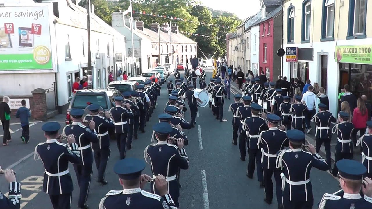 Ballynahinch Protestant Boys Flute Band Open Their Parade 2013 (2 ...