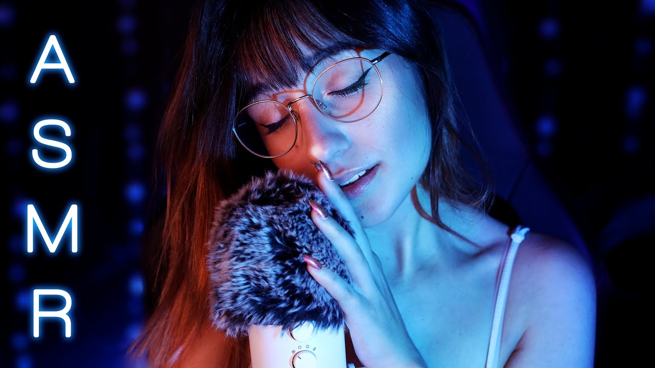 ASMR | Super Slow Countdown 💙 Close Whispers & Mic Brushing (low light ...