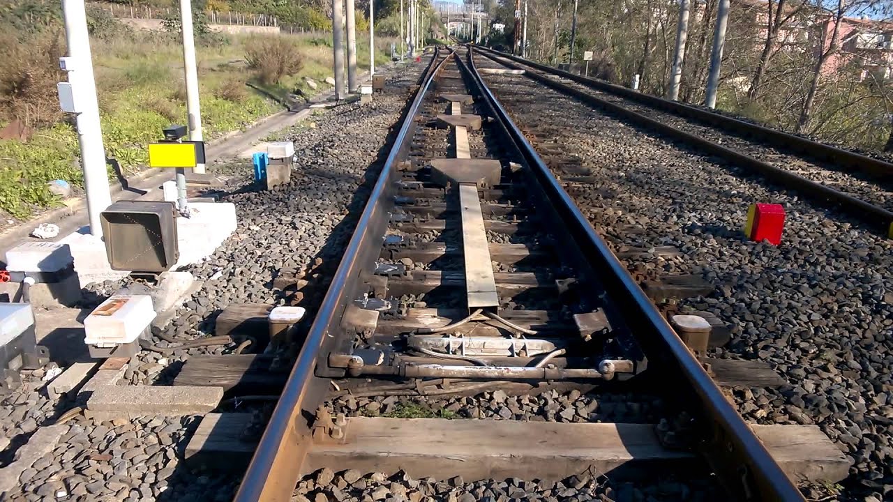 Manovra deviatoio oleodinamico percorribile a 100 Km/h in deviata - YouTube