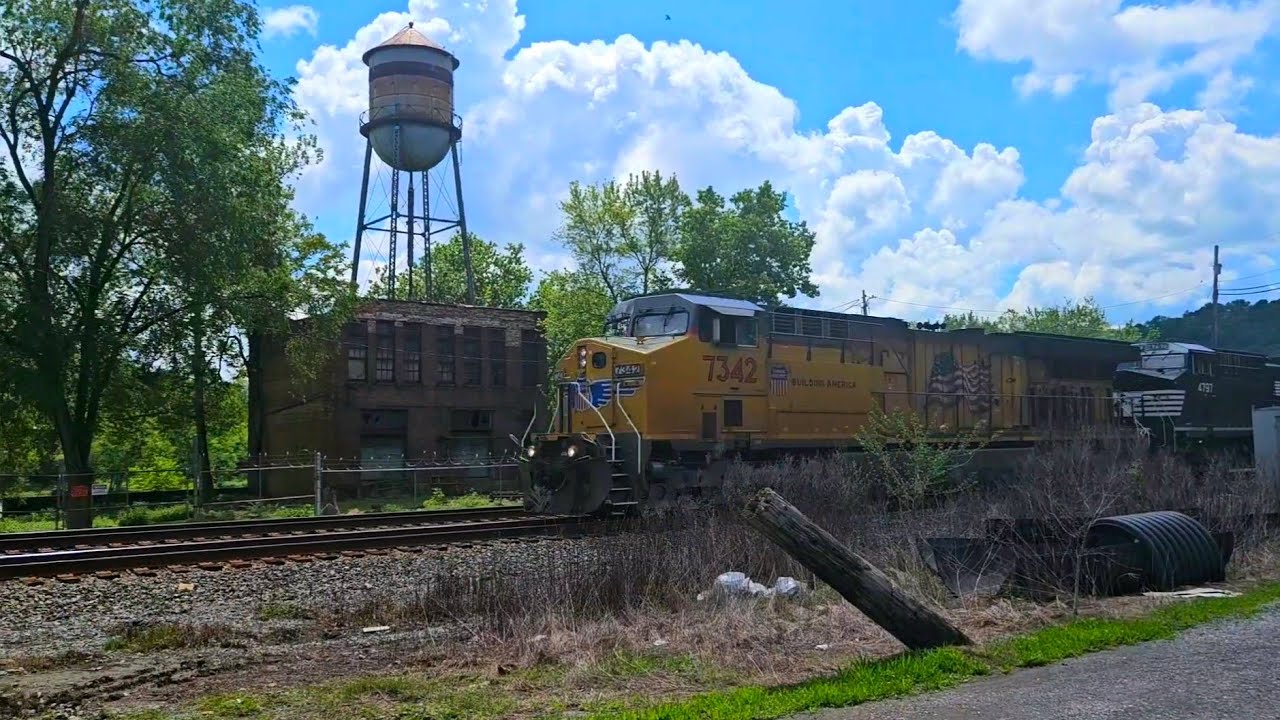Union Pacific ex- AC6000 on CSX - Foreign Power UP Leader w NS @ Union ...
