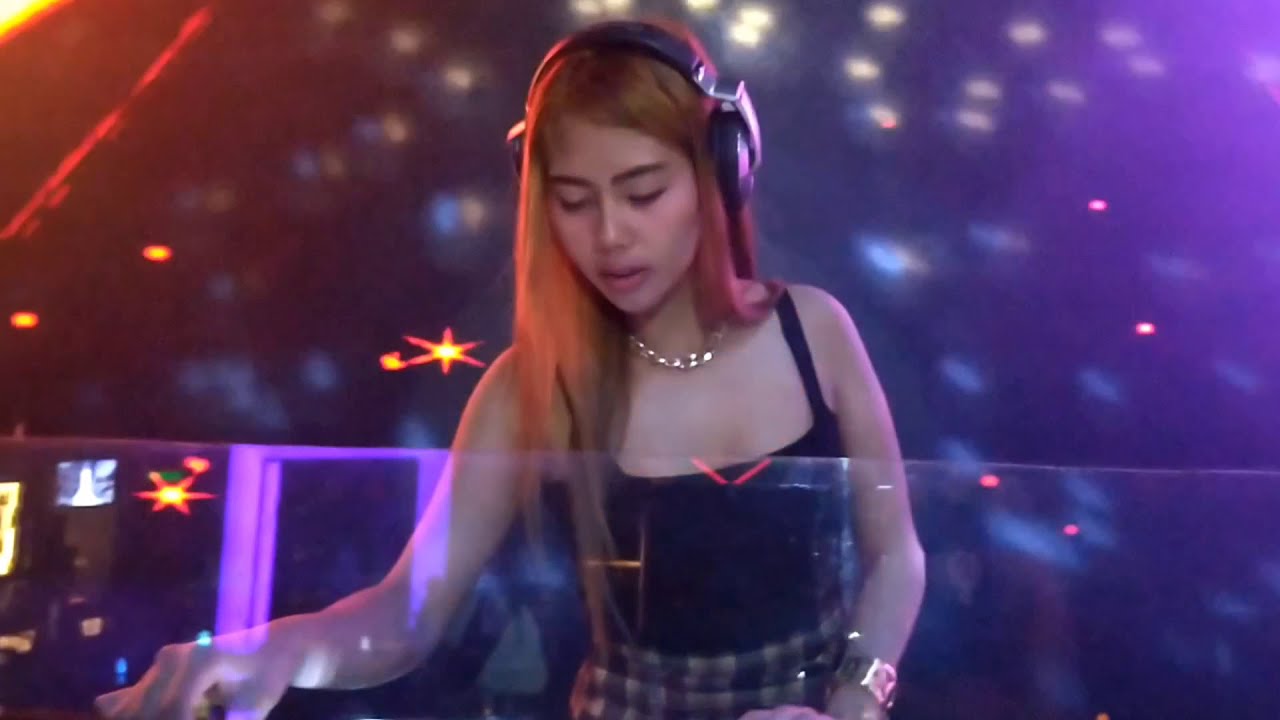 DJ Aiko asal Tulungagung (Jawa Timur) Resident DJ theVenus Golden Hall ...