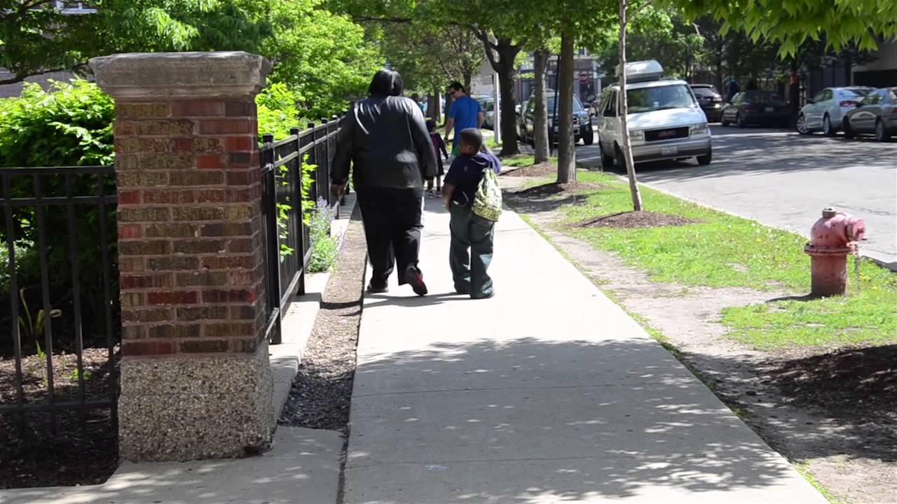 Safe Passage strives to make Chicago schools safer - YouTube