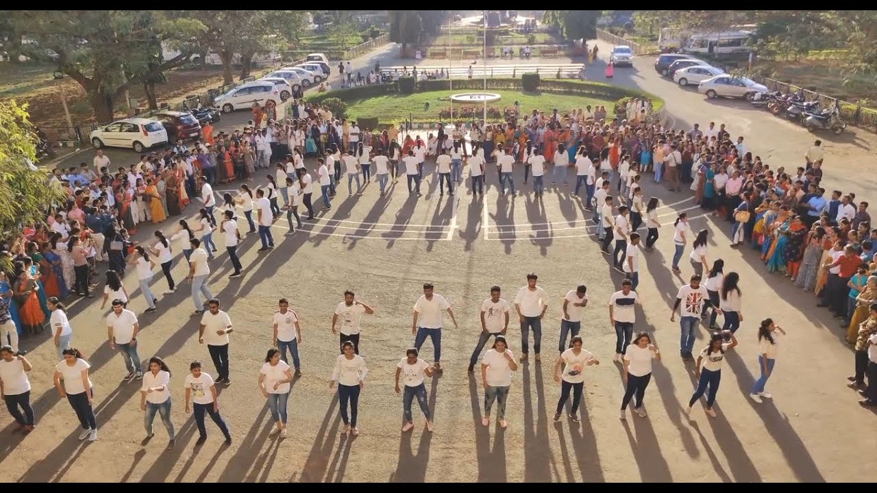 BEST FLASH MOB - GRADUATION DAY - ADVITIYAS - KIMS HUBLI (HUBBALLI ...