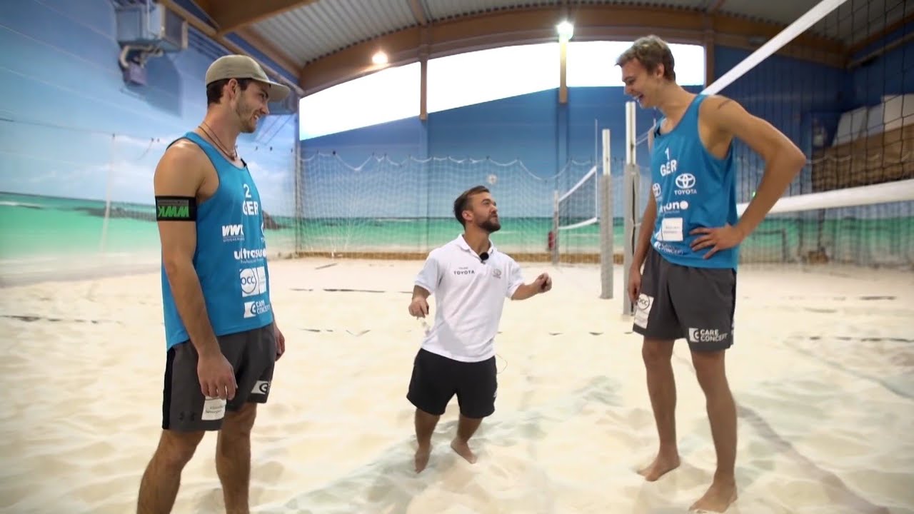 Two tall volleyball players play against a dwarf! - YouTube